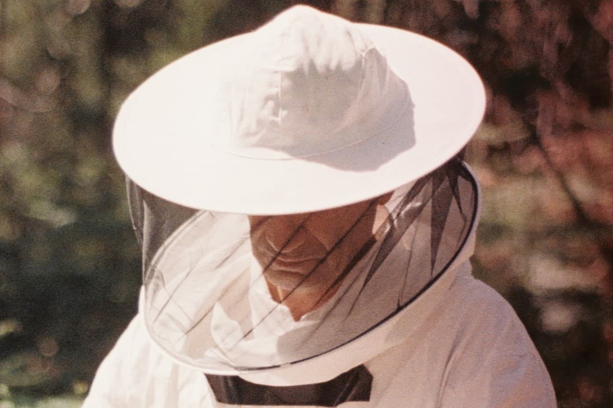 Best Beekeeping Veils For Beekeepers - Beekeeping 101
